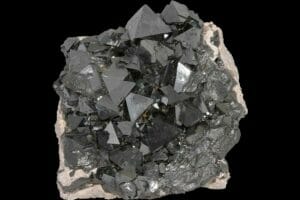 16 Amazing Black Gems, Minerals, Crystals, and Rocks (Photos)