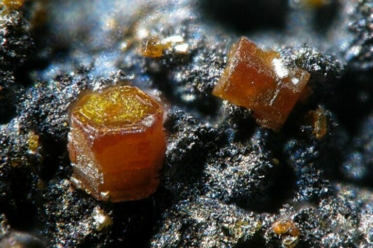 18 Eye-Catching Orange Gems, Minerals, Crystals, and Rocks (Photos)