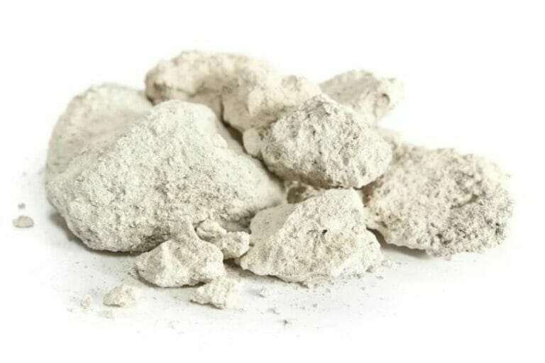 17 Dazzling White Gems, Minerals, Crystals, and Rocks (Photos)