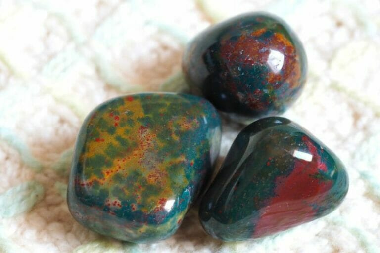 25 Amazing Places To Find Crystals in Alaska in 2025