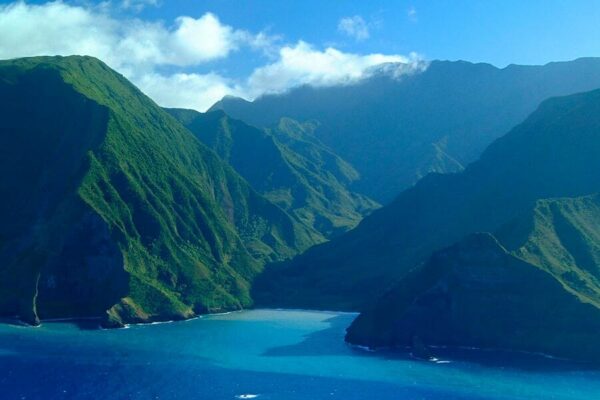 21 Proven Sites To Find Crystals in Hawaii in 2025