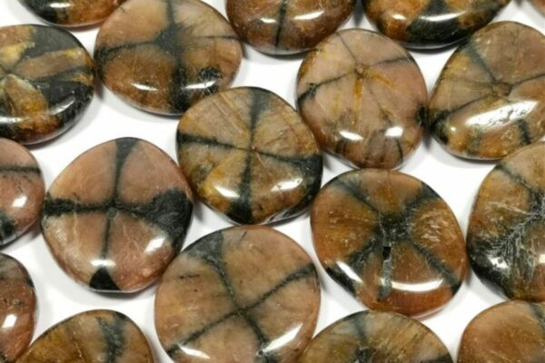 37 Pretty Good Spots To Find Crystals in Maine in 2025