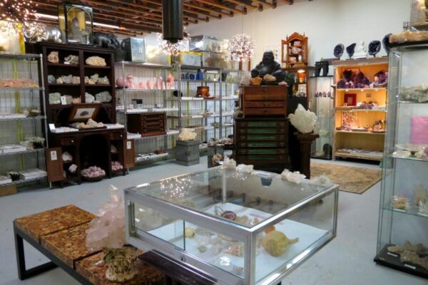 37 Pretty Good Spots To Find Crystals in Maine in 2025