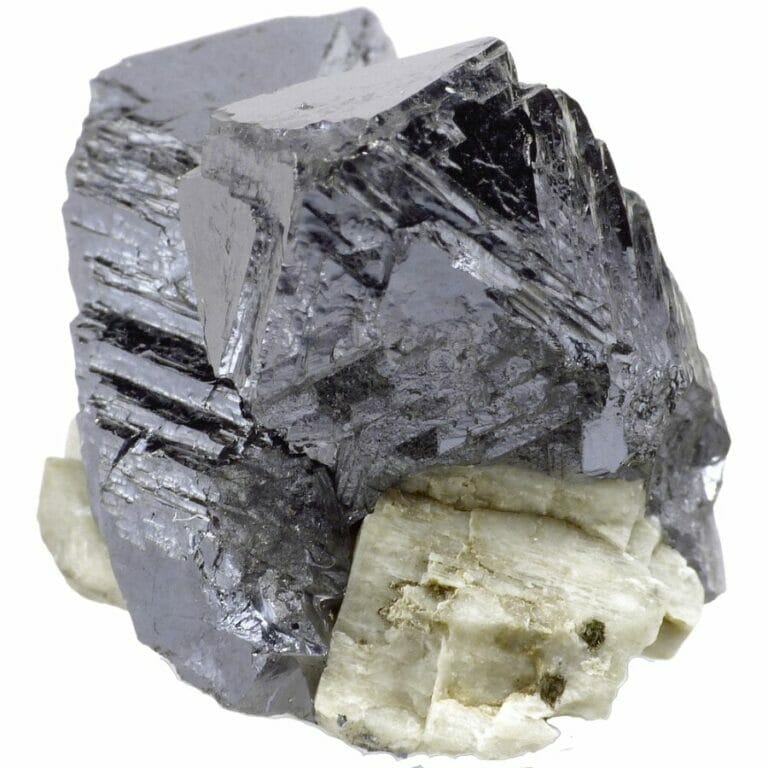 Hematite vs Magnetite - How to Tell Them Apart (With Photos)