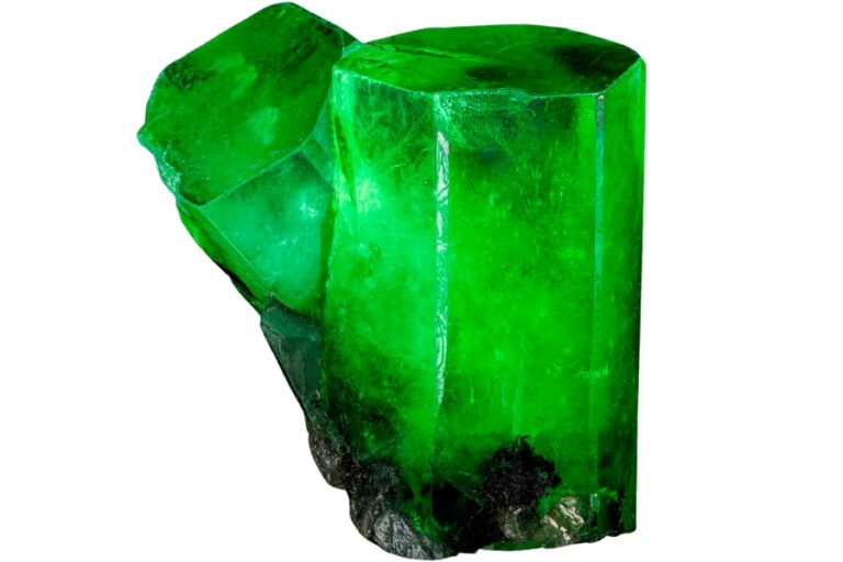 The 19 Most Beautiful Green Crystals On Earth (With Photos)