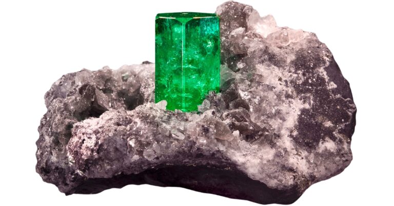 Ruby vs Emerald - How To Tell Them Apart (With Photos)