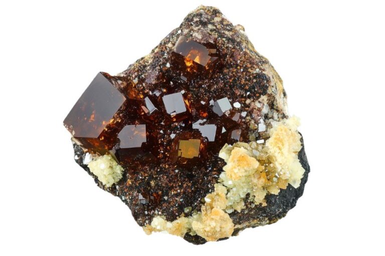 The 22 Must-Visit Places To Find Garnet In Michigan In 2025